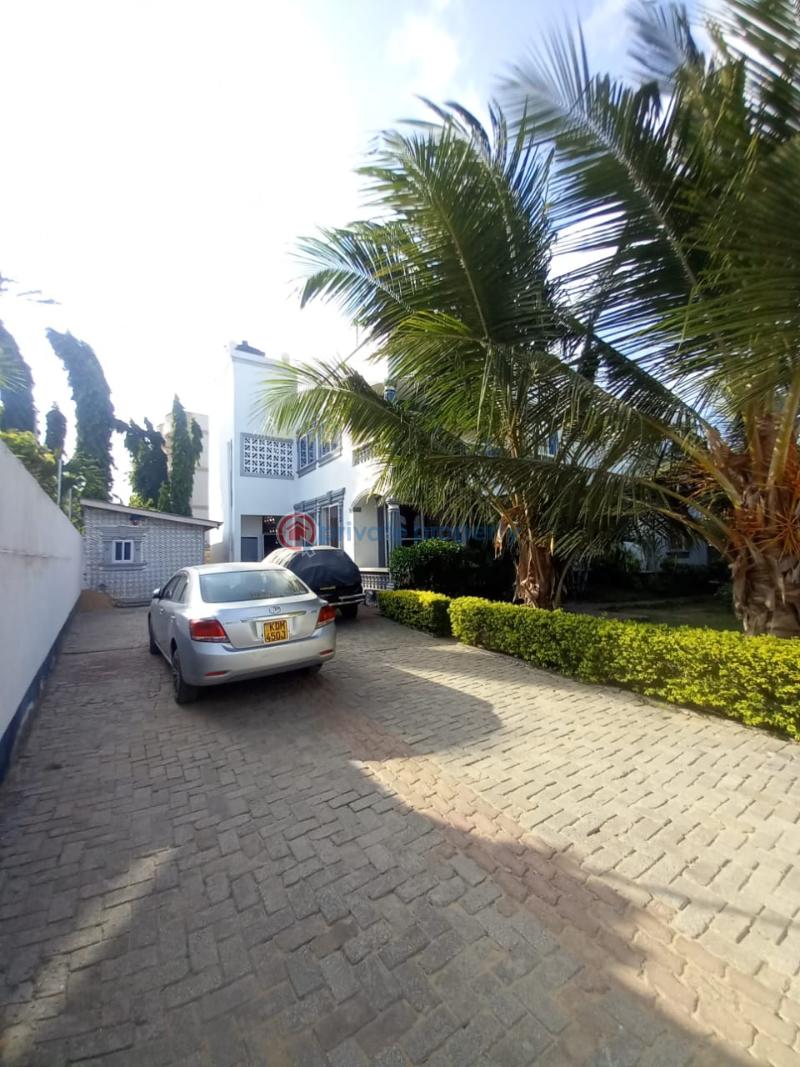 6 bedroom Mini Flat For Sale Bamburi Utange Area near Braeburn ...