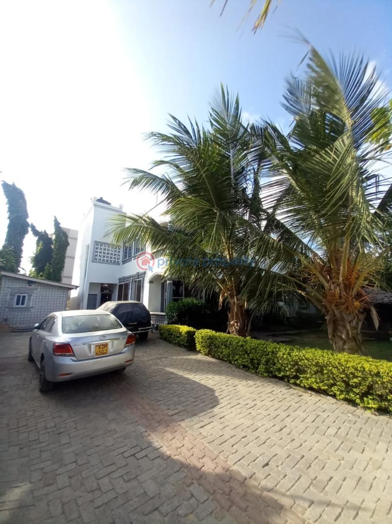 6 bedroom Mini Flat For Sale Bamburi Utange Area near Braeburn ...