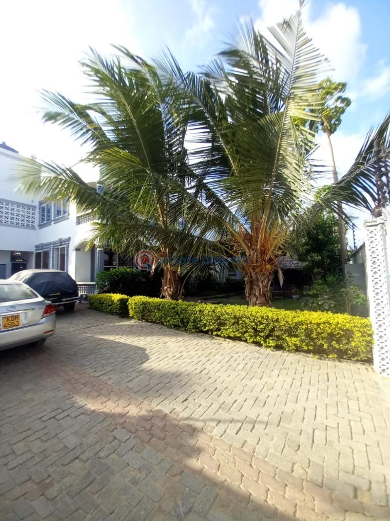 6 bedroom Mini Flat For Sale Bamburi Utange Area near Braeburn ...